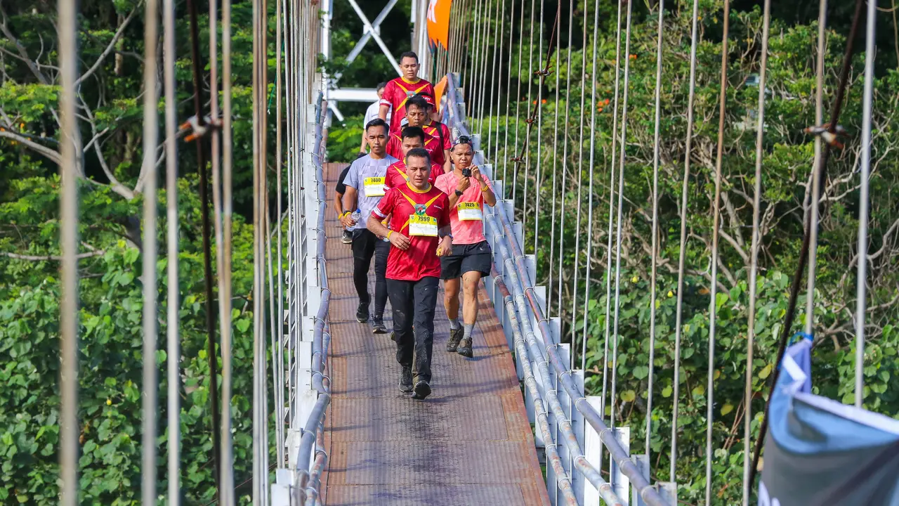 Seru, Ratusan Pelari dari Berbagai Negara Ikuti Bukit Lawang Orangutan Trail Run 2023 - Regional ...