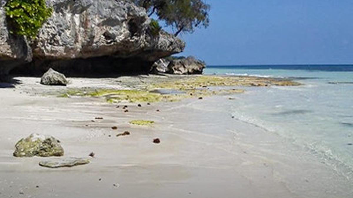 Usir Stres, Nikmati Gradasi Laut Biru Tanjung Bira - Lifestyle Fimela.com