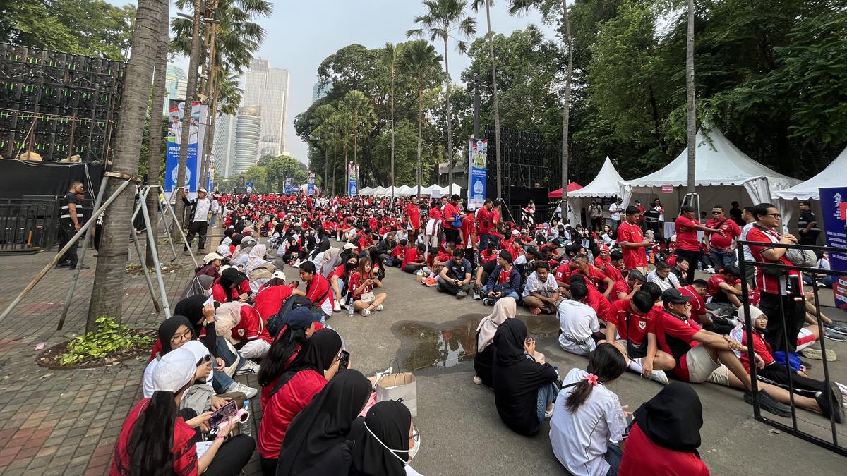 Jelang Open Gate Laga Timnas Indonesia vs China, Aparat Perketat ...
