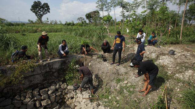 Mantra Hidupkan Mata Air yang Telah Mati dengan Tanam Beringin di ...