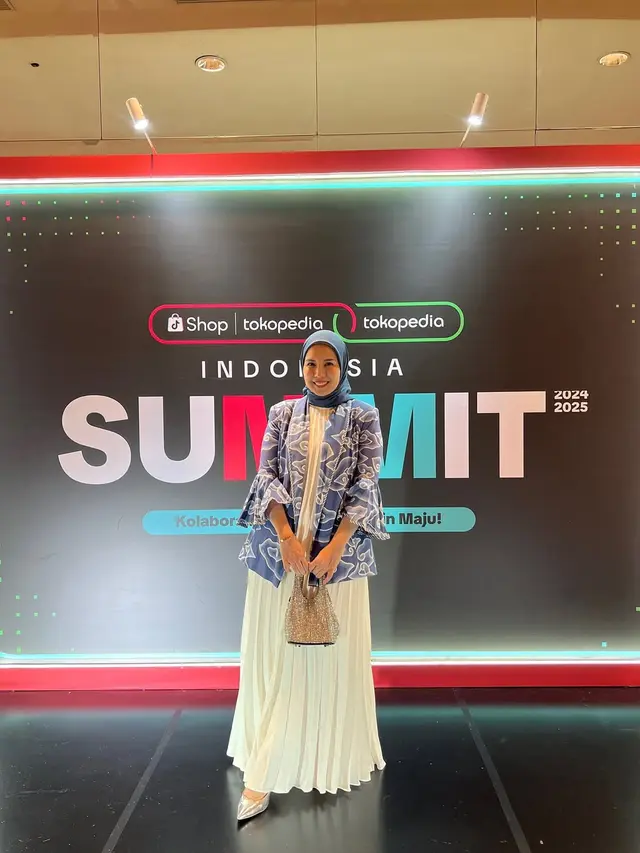 Jadi Artis yang Berangkat Haji 2025, Intip 6 Outfit Gamis Ala Tya ...