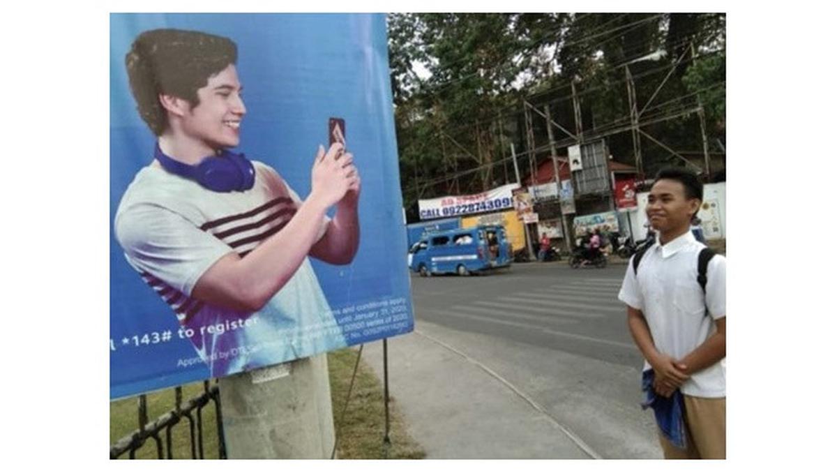 6 Momen Kebetulan Foto Spanduk Ini Bikin Salah Fokus, Jadi Nyambung ...