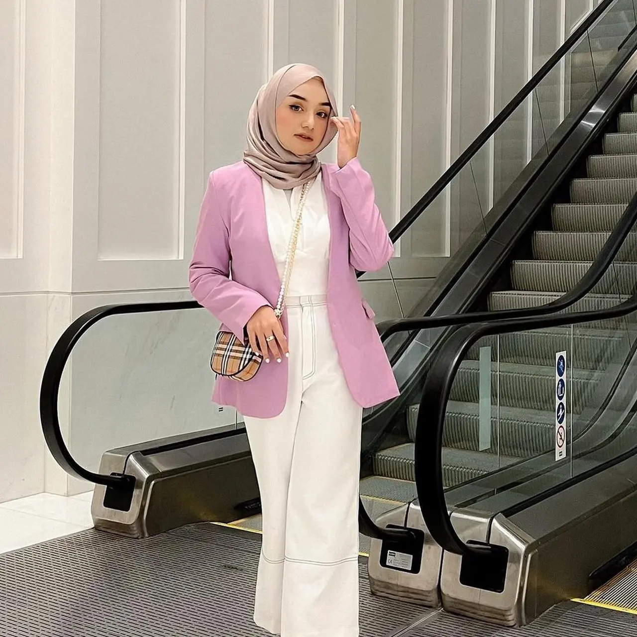 6 Potret Terbaru Antik Arifani Pemeran Nina di Sinetron Mutiara, Mantap Berhijab - Hot Liputan6.com