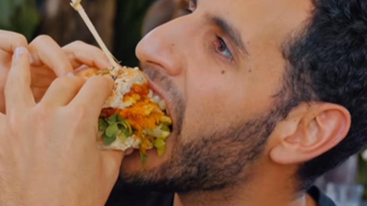 Sebut Bali Surganya Orang Kulit Putih, Vlogger Israel Nas Daily Tuai ...