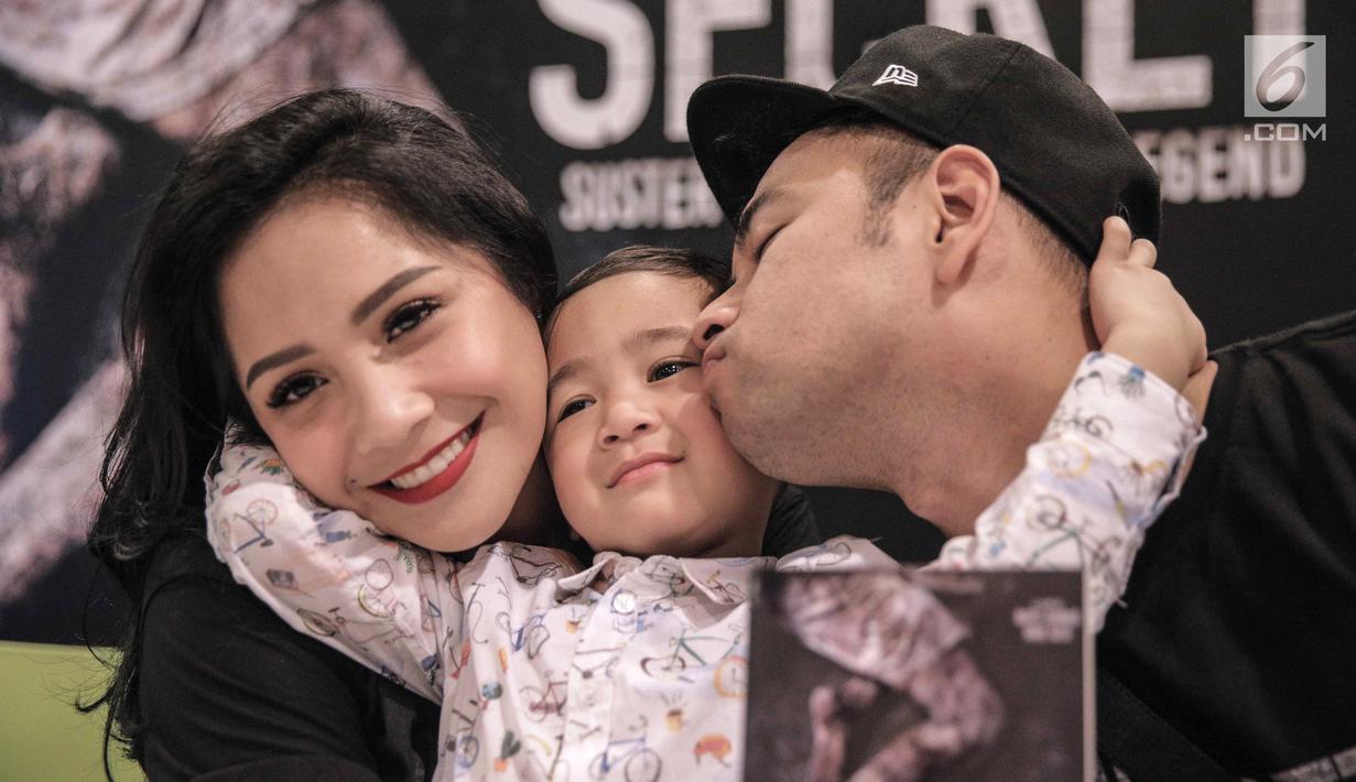 FOTO: Melihat Kedekatan Raffi Ahmad - Nagita Slavina Bersama Si Buah ...