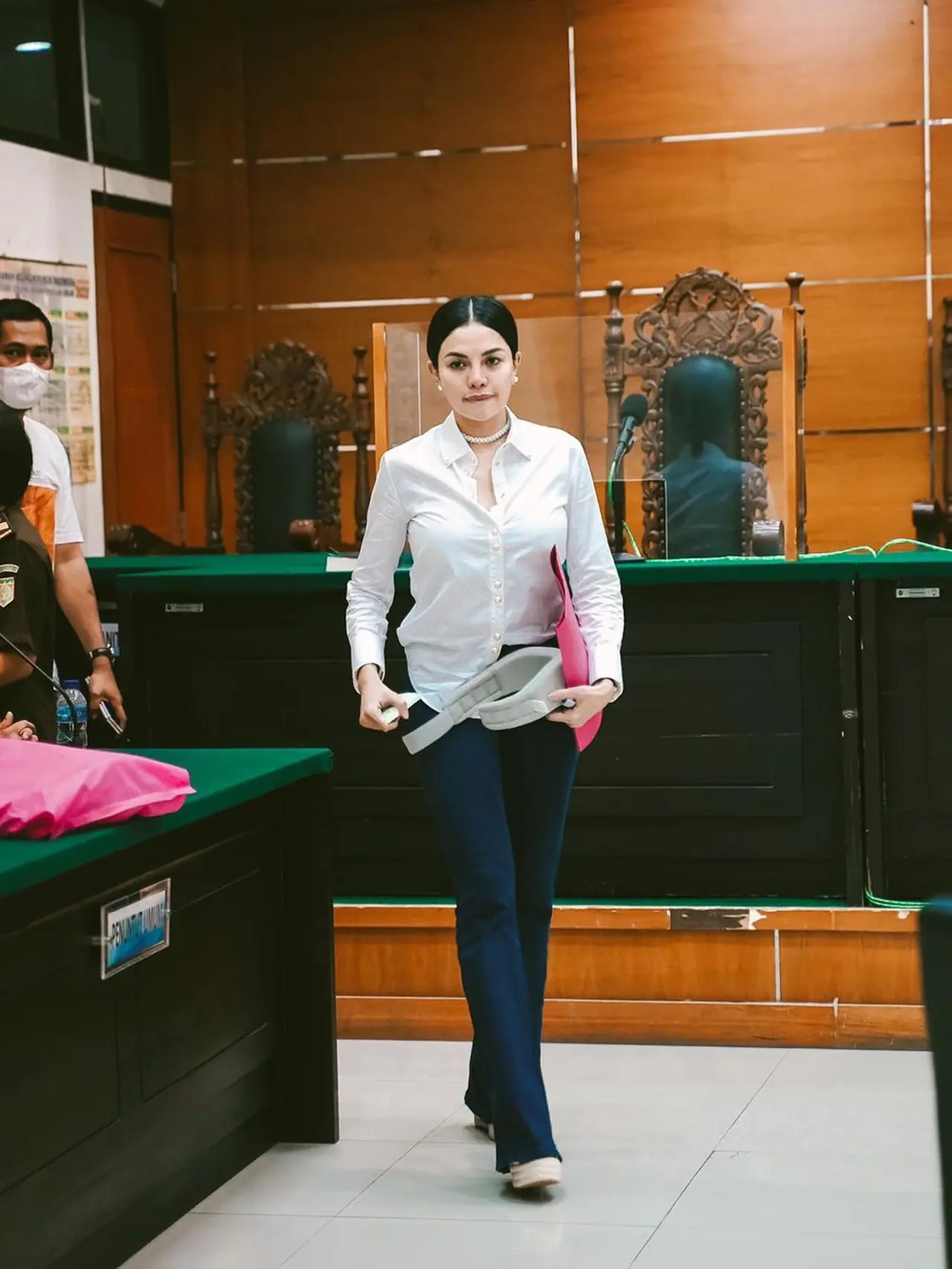 Kronologi Nikita Mirzani Polisikan Vadel Badjideh, Berawal dari Dapat Foto Lolly Hamil Lewat ...