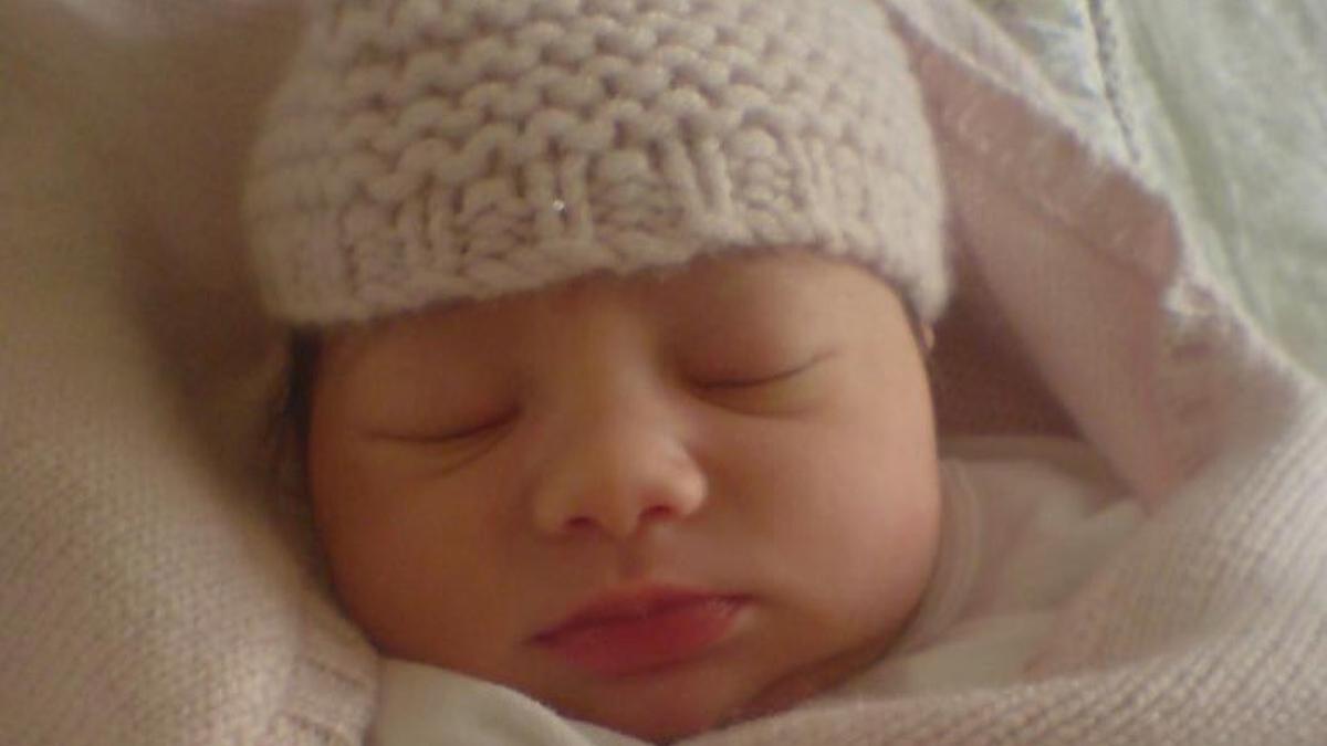 Genap Berusia 15 Tahun, Ini 7 Potret Kirana Anak Anggun dari Bayi ...