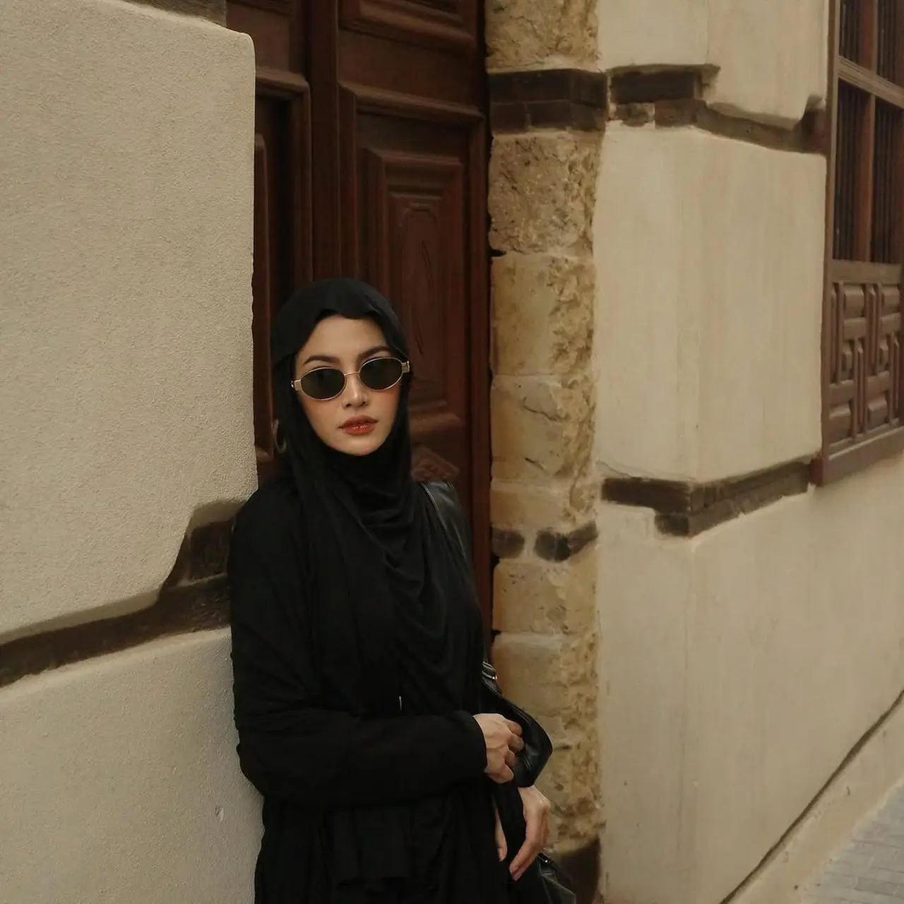 7 Potret Mahalini dengan Hijab Meleyot, Inspirasi Gaya Kerudung 2025 ...