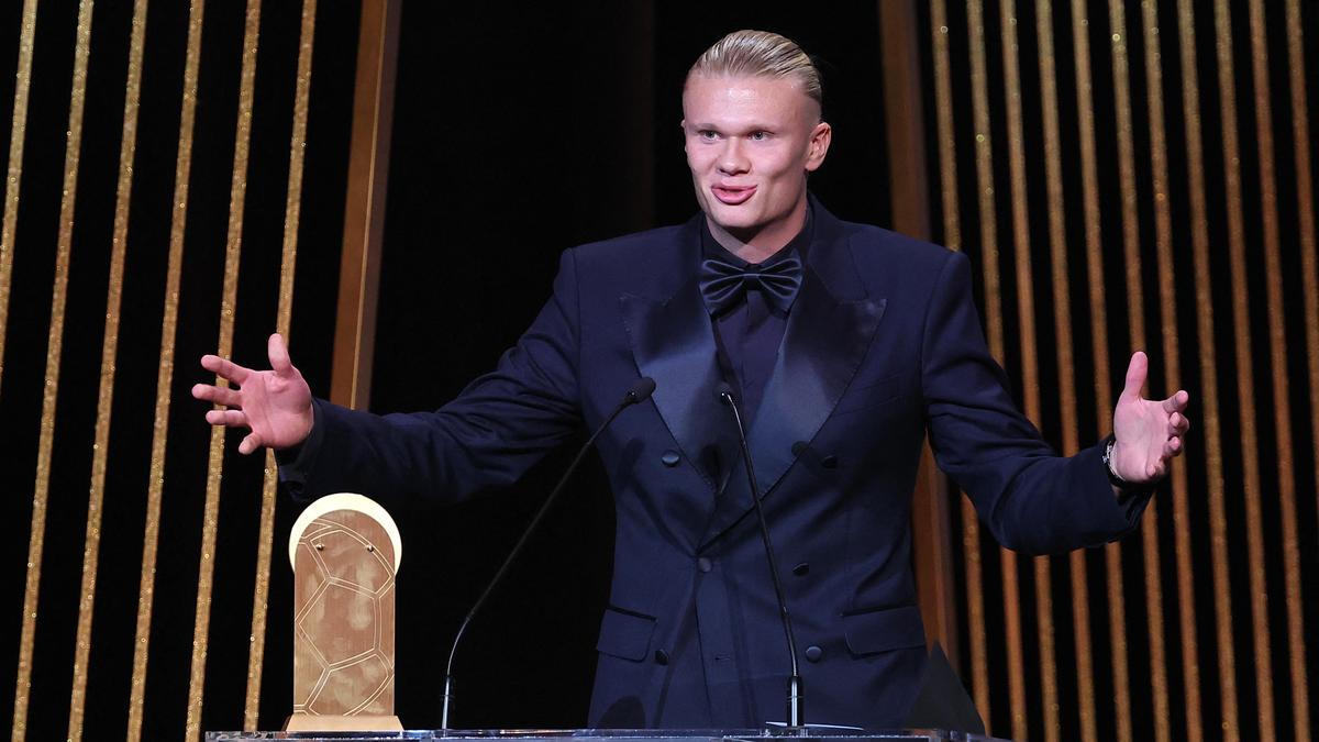 Erling Haaland Raih Gerd Mueller Trophy di Ballon d'Or 2023 - Foto ...