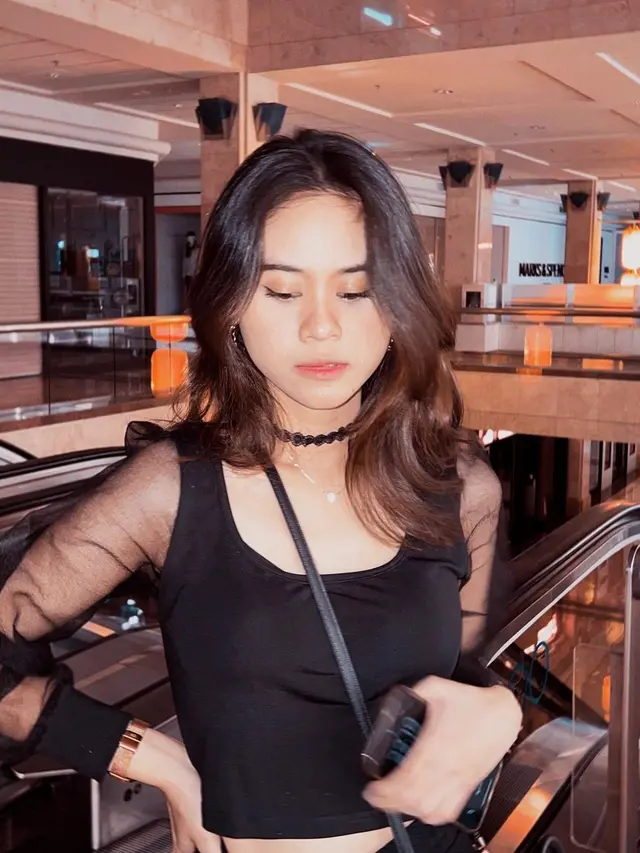 7 Potret Terbaru Dwinda Ratna Usai Cerai dari Furry Setya, Rajin Ngedance - Hot Liputan6.com