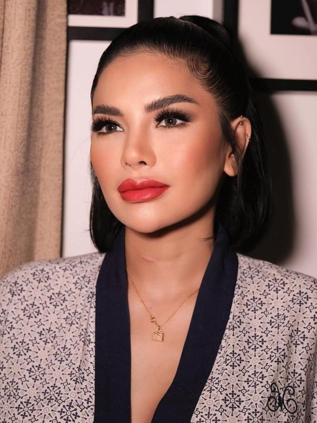 Nikita Mirzani Bagi-bagi Duit Jutaan, Tanda Syukur Dito Mahendra Jadi ...