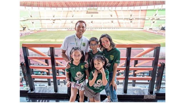 6 Potret Azrul Ananda Presiden Persebaya Bareng Keluarga, Harmonis ...