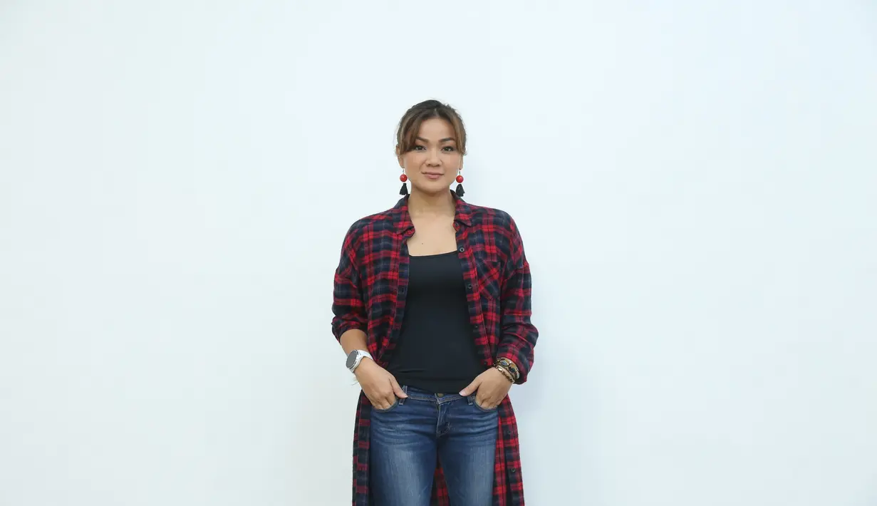 Jadi Penyiar Radio, Nirina Zubir Merasa Lebih Muda - Photo Fimela.com