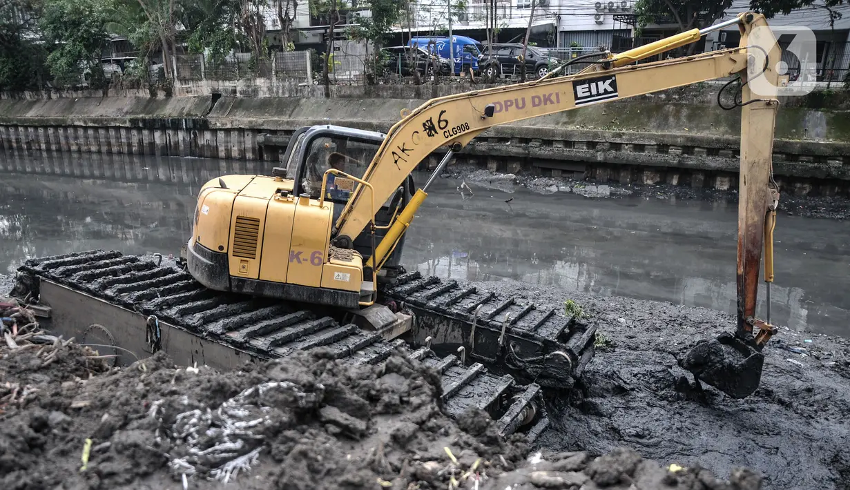 Gerebek Lumpur Kali Cideng - Foto Liputan6.com
