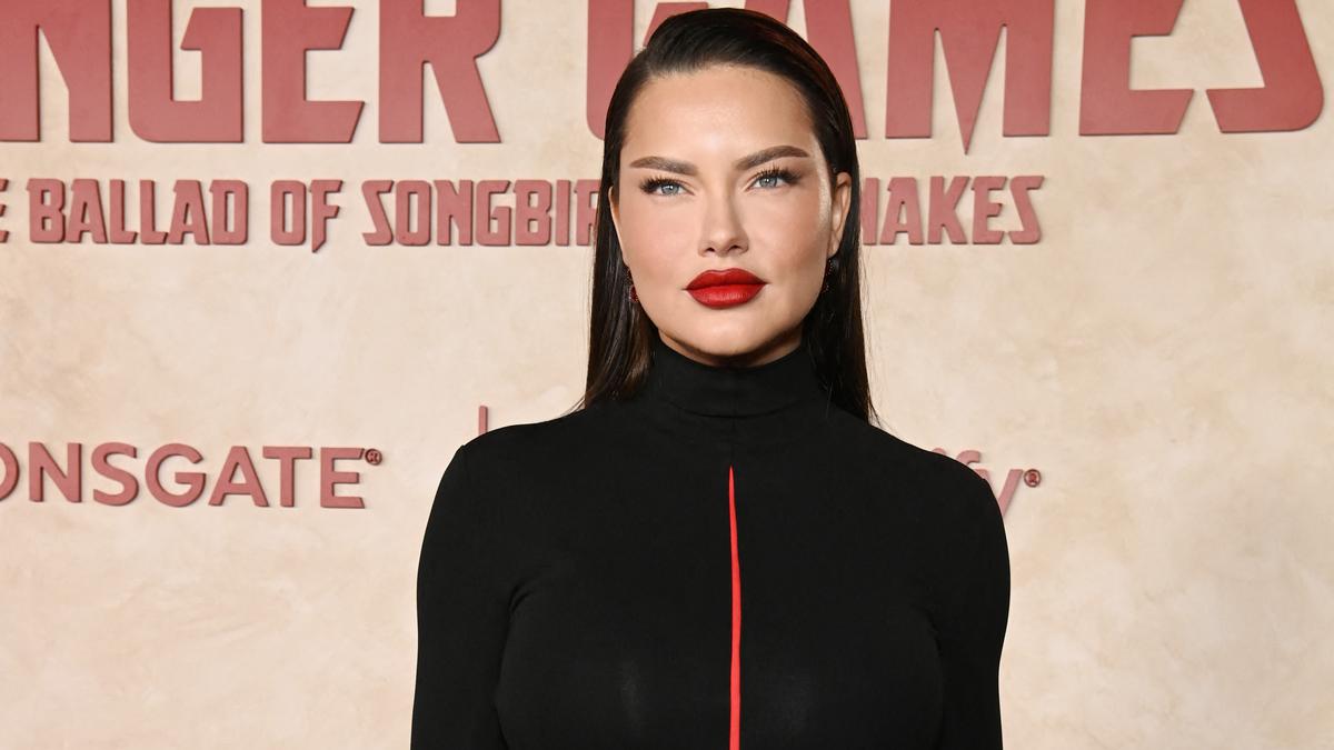 Supermodel Adriana Lima Bantah Tuduhan Wajahnya Tidak Dikenali karena ...