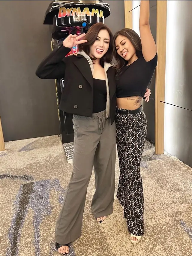 8 Potret Terbaru Dhena Devanka Pipi Tirus Banjir Pujian, Hasil Oplas di ...