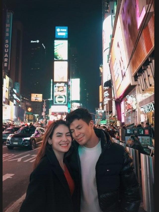 5 Potret Fero Walandouw Rayakan Natal di New York City, Rela Jauh dari ...