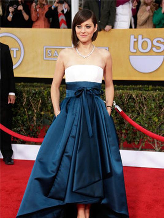 Duel Red Carpet, Pilih Kelly Osbourne atau Anne Hathaway? - Photo ...