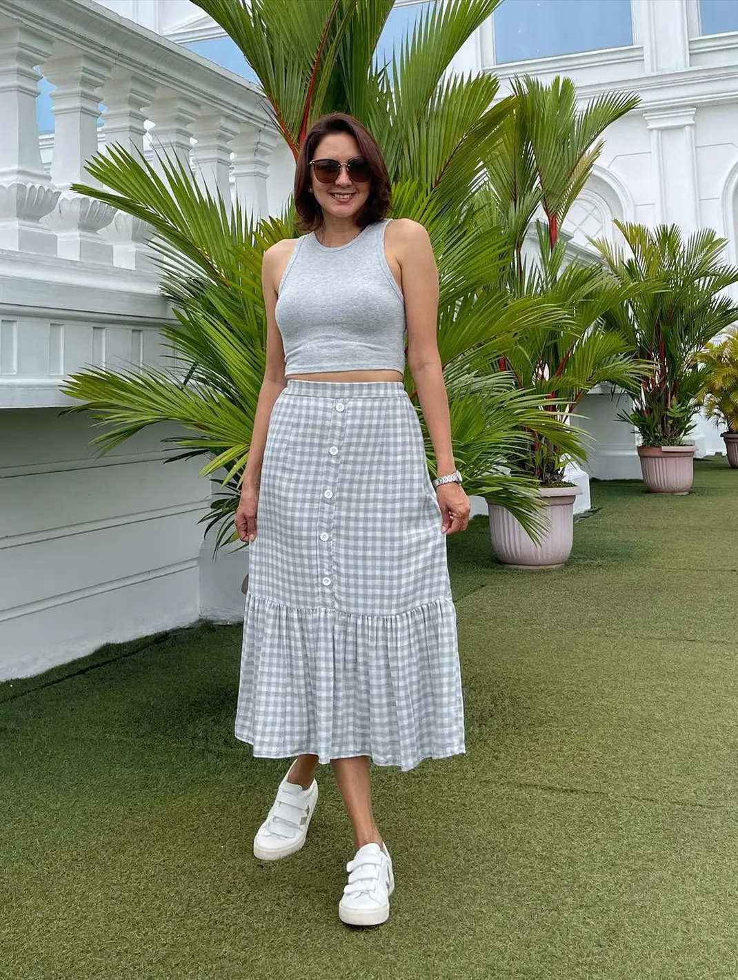 8 Potret Menawan Donna Agnesia di Usia 43 Tahun, OOTD Kekinian Bikin Awet Muda - Photo Fimela.com