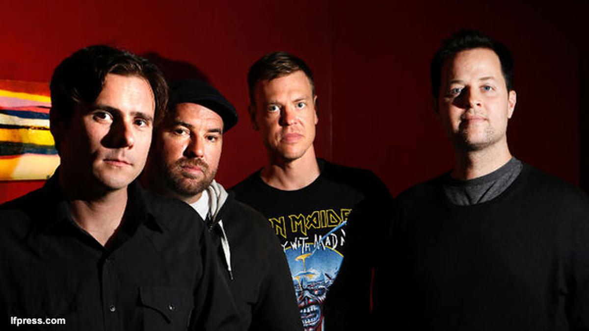 Lagu Taylor Swift Dibawakan Band Punk Jimmy Eat World - ShowBiz ...