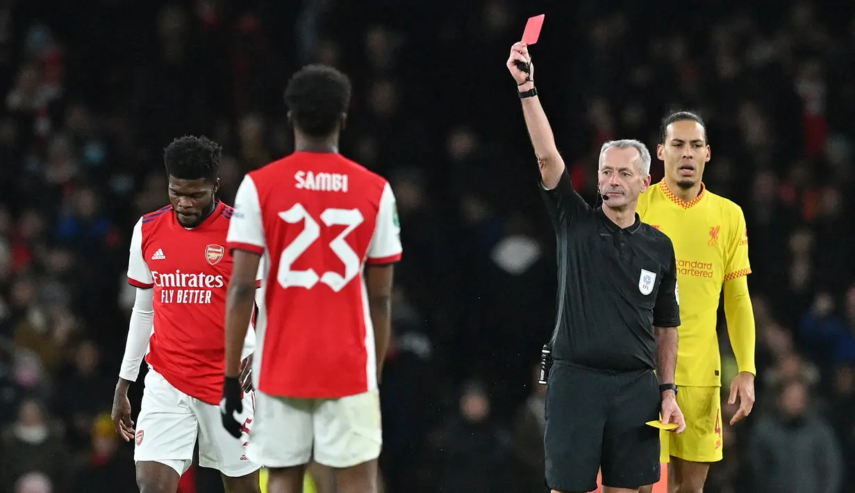 Foto: Alexis Sanchez Jadi Pemain ke-8 yang Diganjar Kartu Merah saat ...