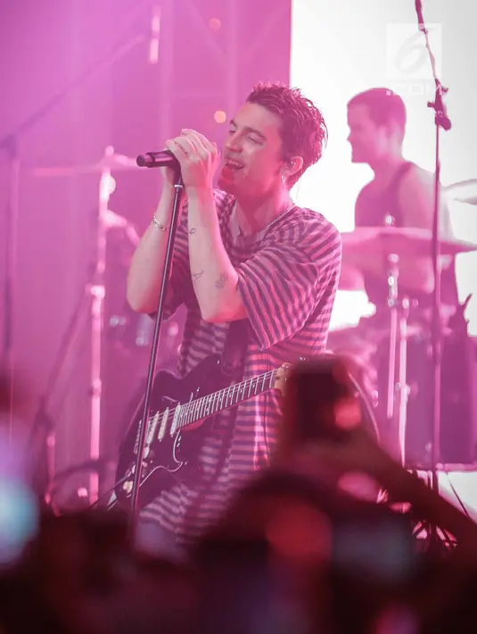 FOTO: Konser LANY Puaskan Para Fans Indonesia - Foto Liputan6.com