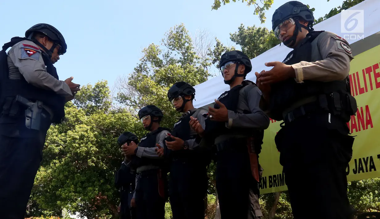 PHOTO: Brimob Detasemen Gegana Melakukan Giat Disposal Bom Militer - Foto Liputan6.com