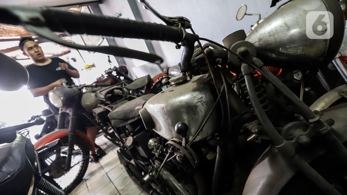 FOTO: Jasa Custom Motor Klasik Makin Diminati - Foto Liputan6.com