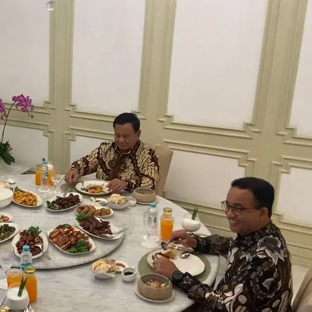 Momen Akrab Jokowi Makan Siang Bareng Anies, Ganjar, dan Prabowo di Istana - News Liputan6.com