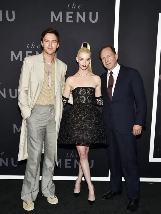 Parade Penampilan Anya Taylor-Joy dalam Promosi Film The Menu, Dress Hitam Kelam hingga Gaun ...