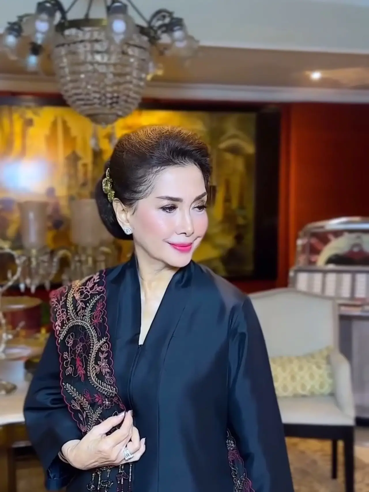 7 Potret Transformasi Artis Senior Widyawati, Lebih dari 50 Tahun ...