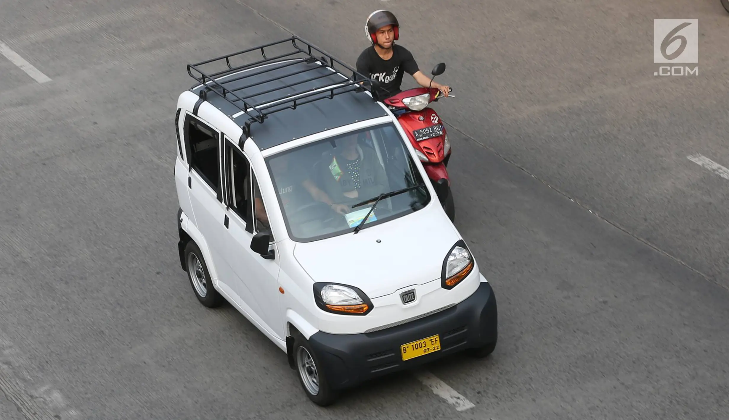 Bajaj Roda Empat Pengganti Bemo Mulai Beroperasi di Jakarta - Foto ...