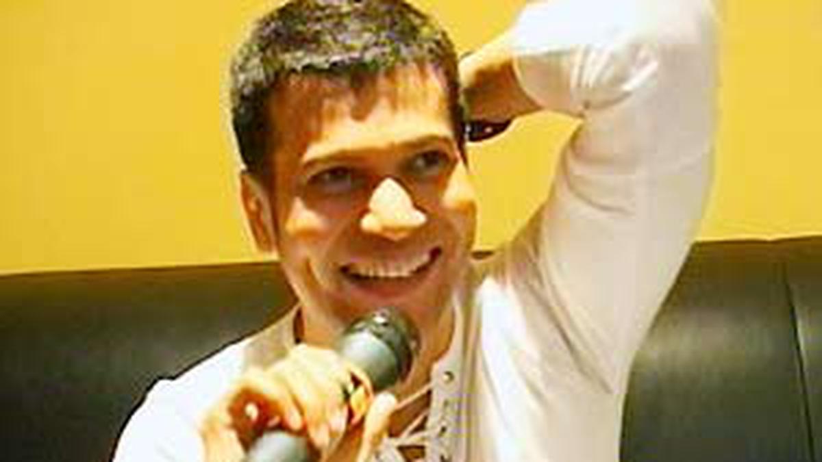 Adam Jordan Ingin Menyelesaikan Kuliah - ShowBiz Liputan6.com