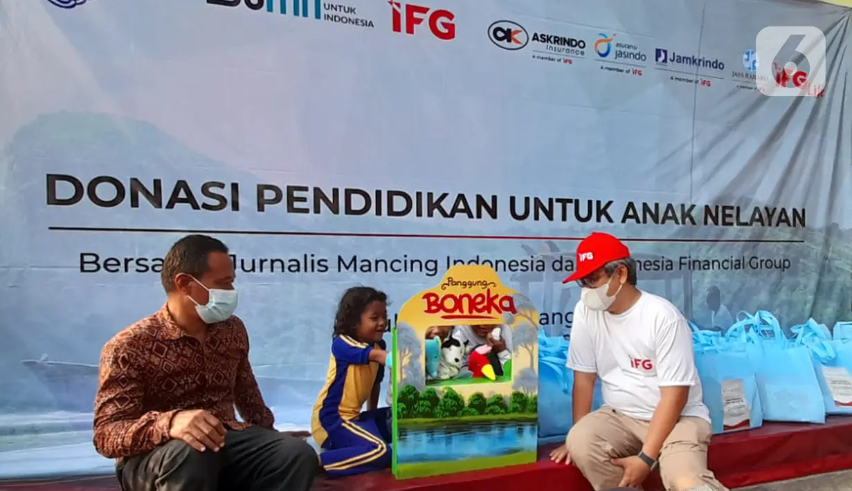 FOTO: Aksi Sosial JMI dan IFG Bantu Anak Nelayan - Foto Liputan6.com