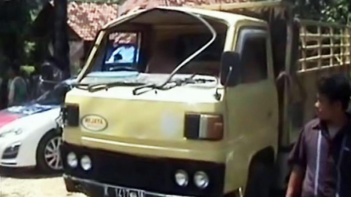 [VIDEO] Nahas, Truk Rombongan Pengantin Terguling - News Liputan6.com