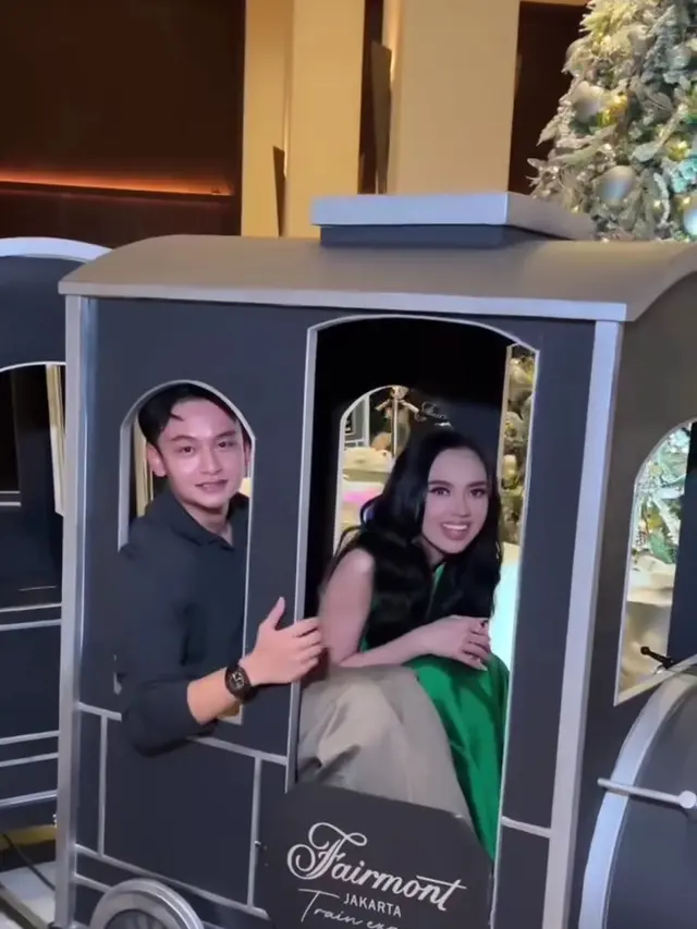 7 Potret Lyodra dan Randy Martin Perdana Rayakan Natal Bersama, Romantis Abis - Hot Liputan6.com