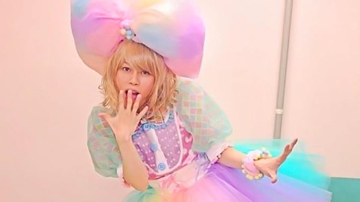 Imutnya, TM Revolution Lakukan Cross-Dress - ShowBiz Liputan6.com