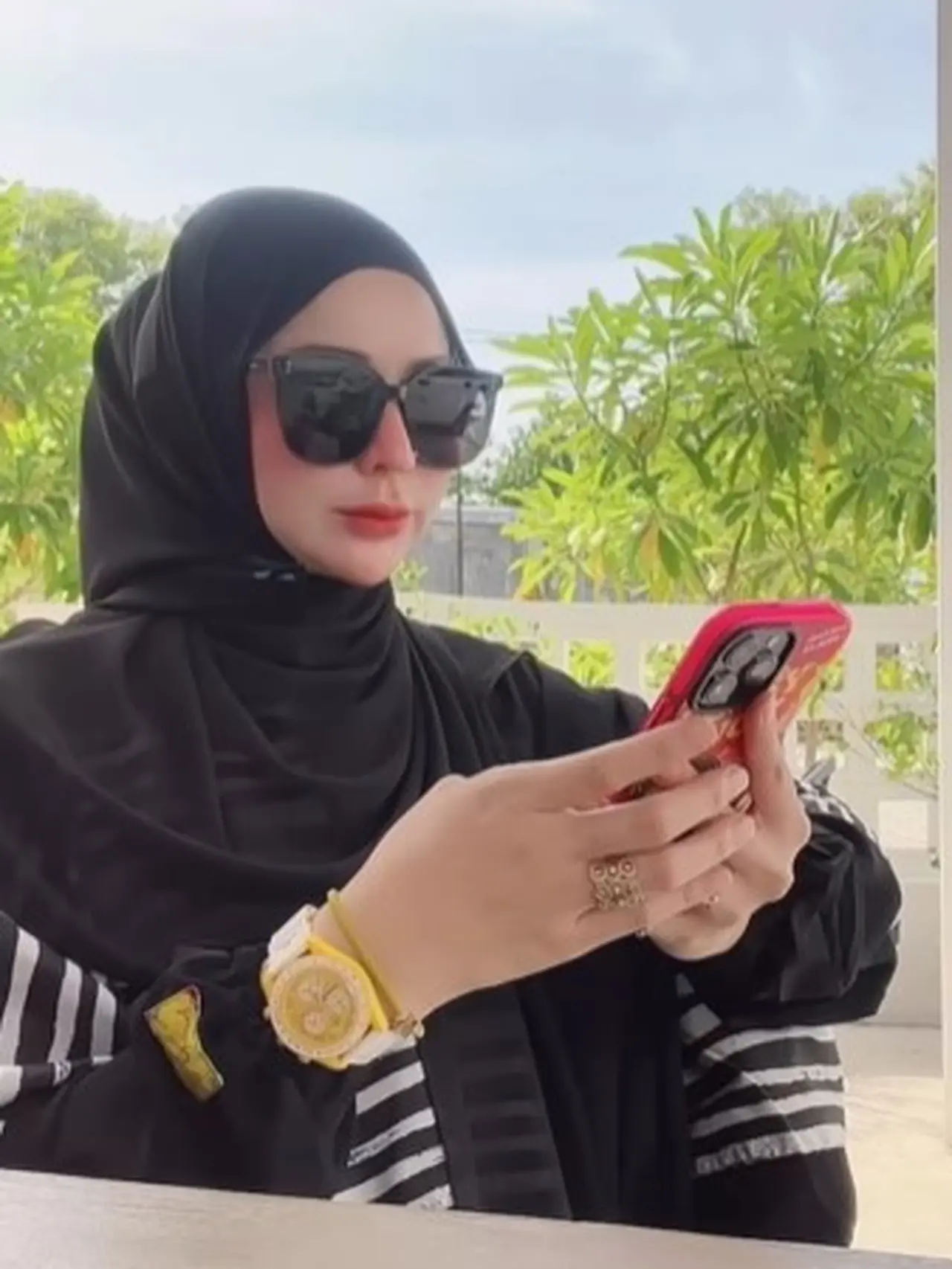 Dulu Jadi 'Inem Pelayan Sexy', Kini Sarah Vi Cantik Berhijab dan Sukses ...