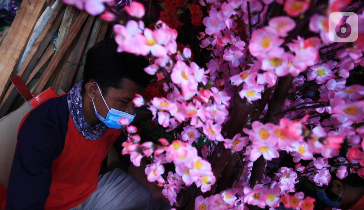 FOTO: Bunga Meihua, Ornamen yang Hanya Ada Saat Imlek - Foto Liputan6.com