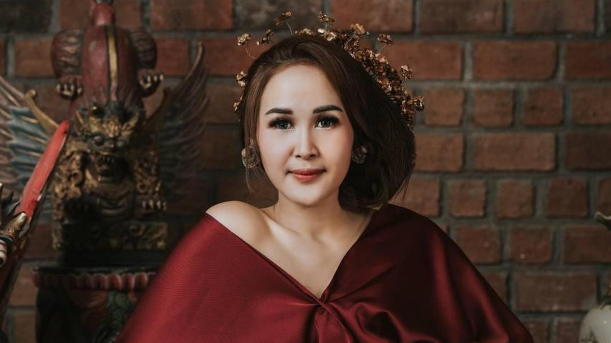 Arik Cahya Dewi, MUA Hits Bali yang Populer di Kalangan Selebriti - ShowBiz Liputan6.com