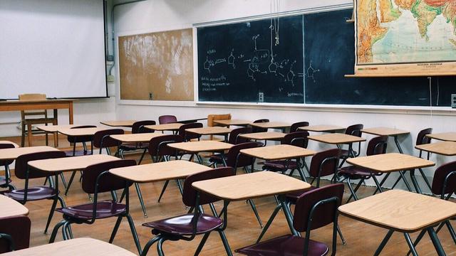 115 Kata Benda dalam Bahasa Inggris yang Bertema Sekolah