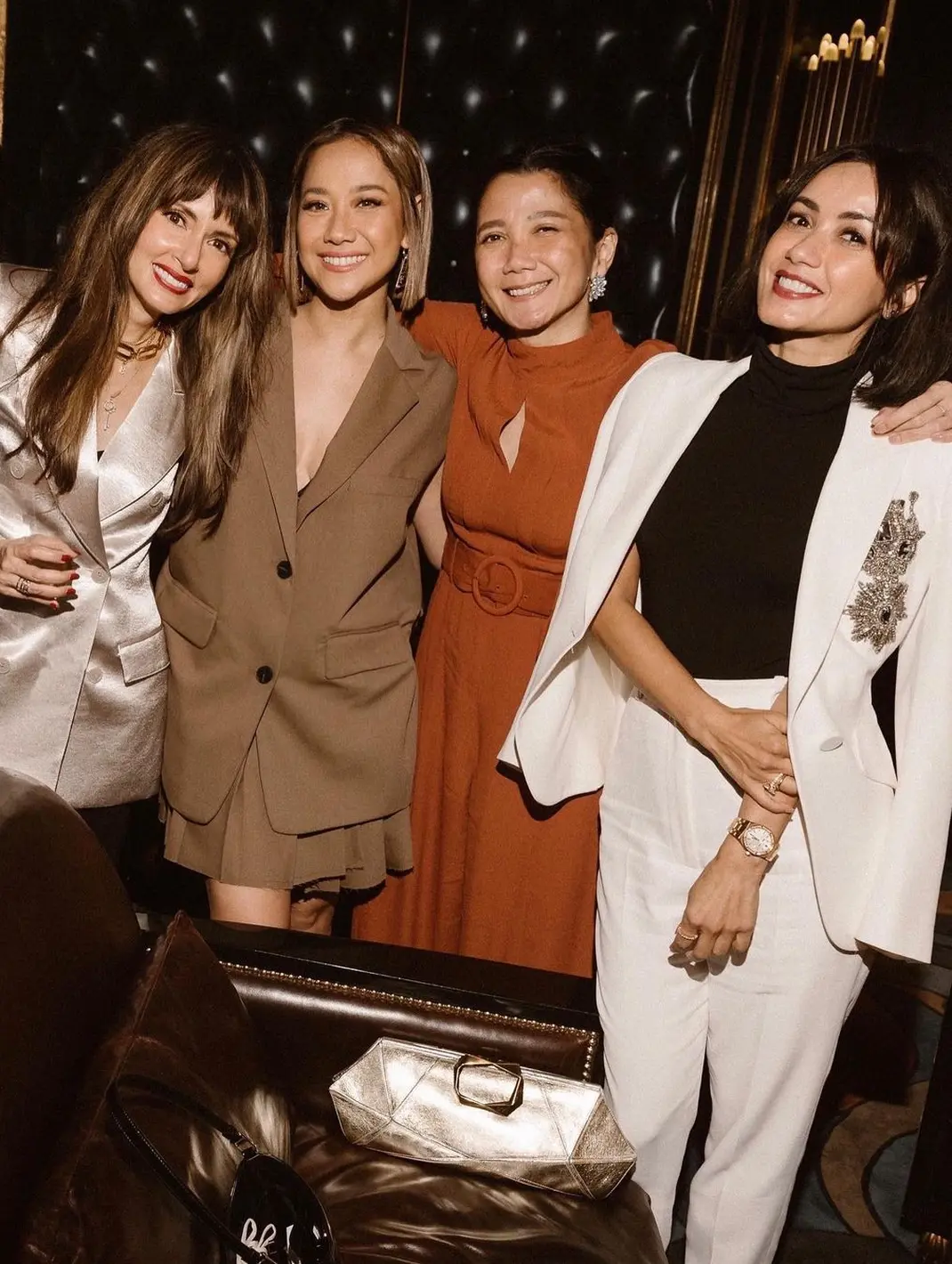 Kumpulan Gaya BCL yang Membuatnya 10 Tahun Lebih Muda