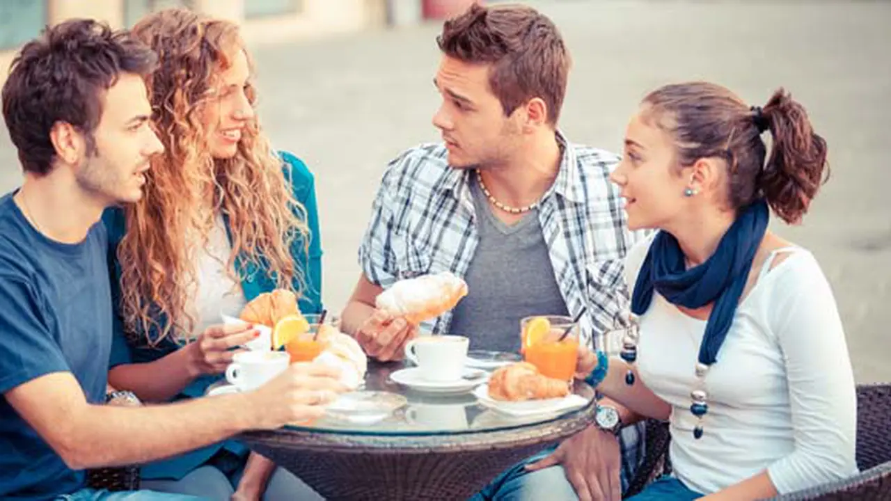 5 Tanda Pria Masih Mencintai Mantan Pacarnya