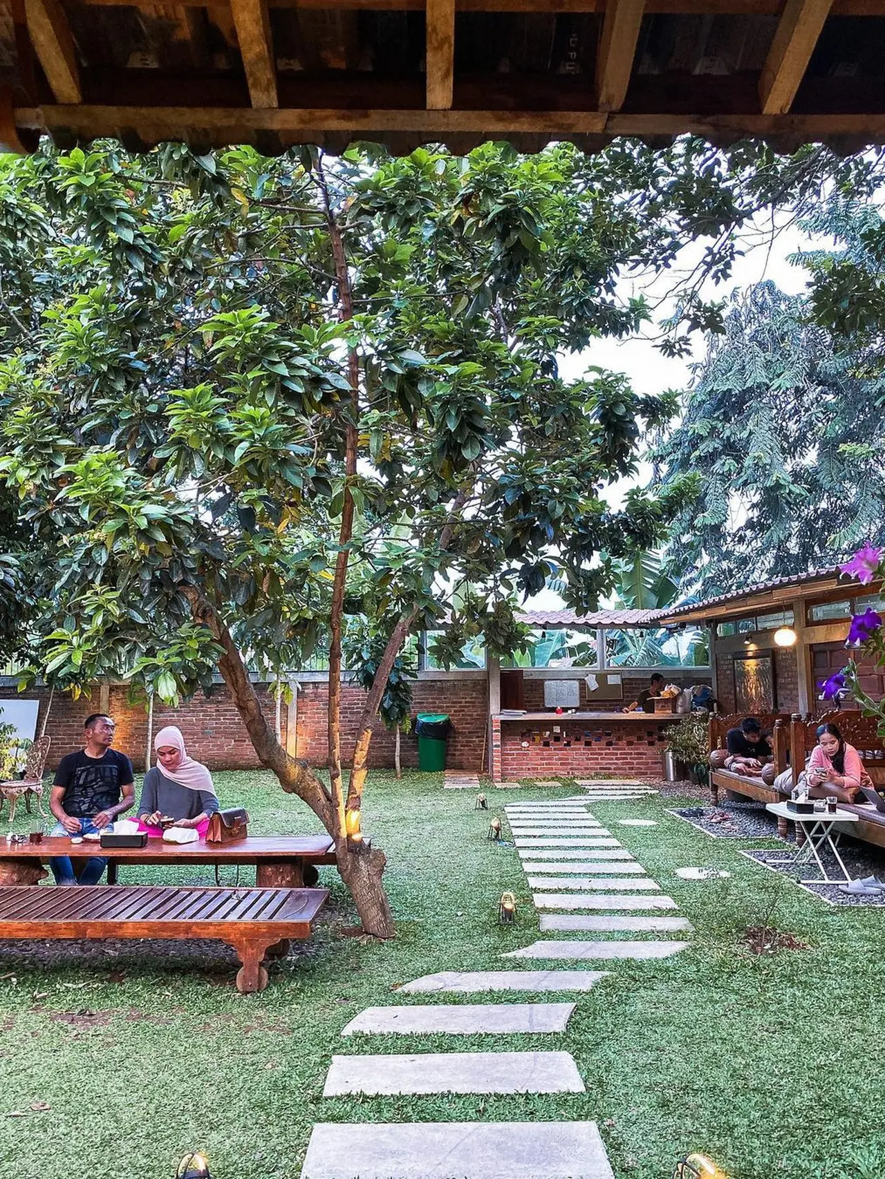 Nuansa Kampung Jawa di Restoran Warisan by Lordji, Ada Joglo hingga ...