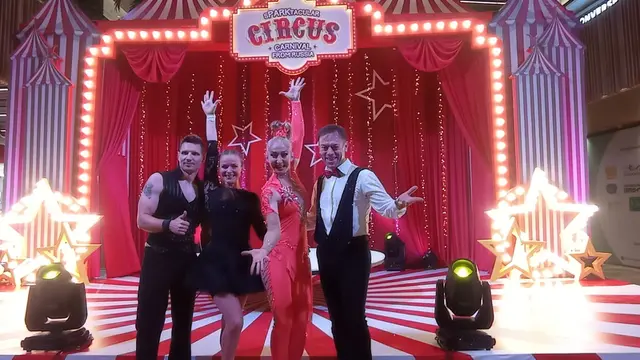Pertunjukan Sirkus Kelas Dunia Bertema SPARKtacular Circus Carnival ...