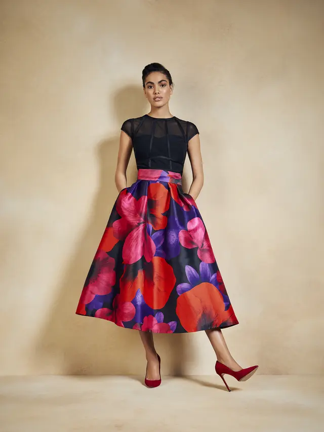 Tren Rok Lebar Bangkit Lagi, Sontek 3 Gayanya di Sini - Fashion ...