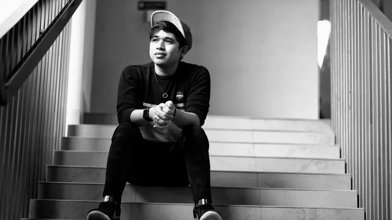 Jago Nyanyi Melayu, Jadi Modal Azmi Bikin Lagu Baper Ini - ShowBiz ...