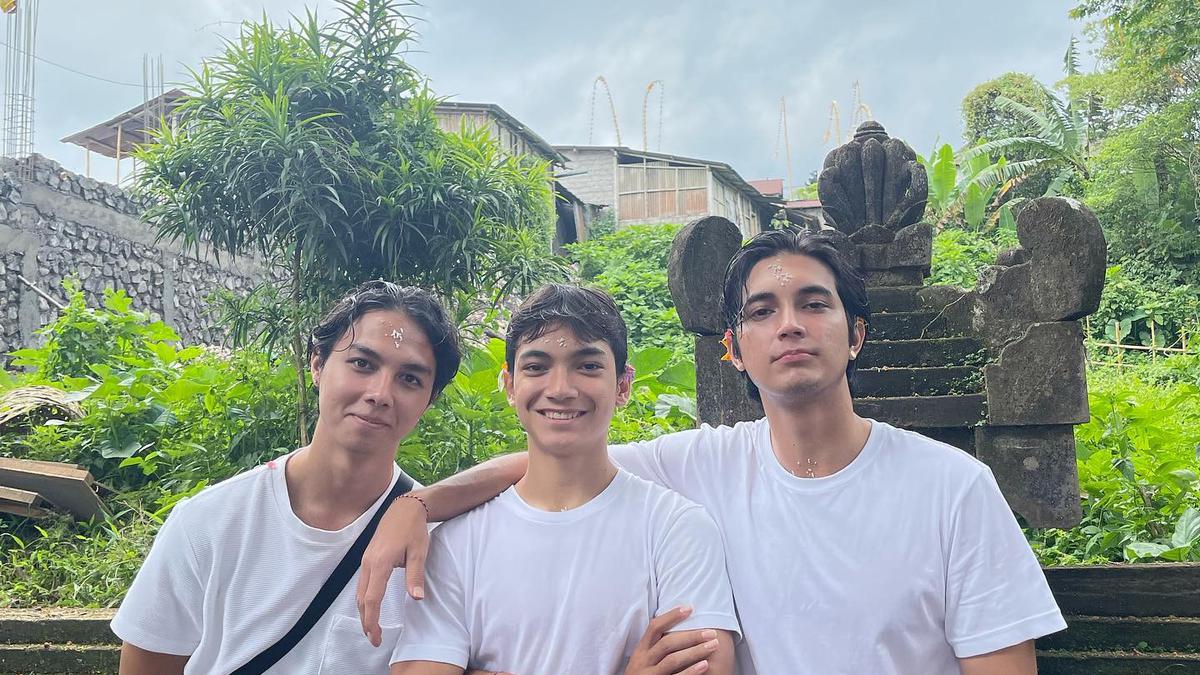 6 Momen Junior Roberts Berkumpul Bersama Saudara di Bali, Tampil Kompak