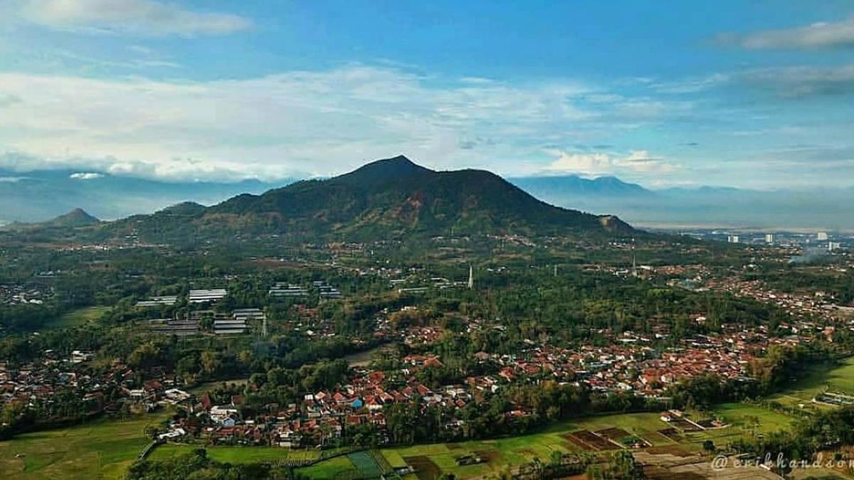 6 Fakta Menarik Gunung Bukitjarian di Bandung yang Dulunya Bernama ...