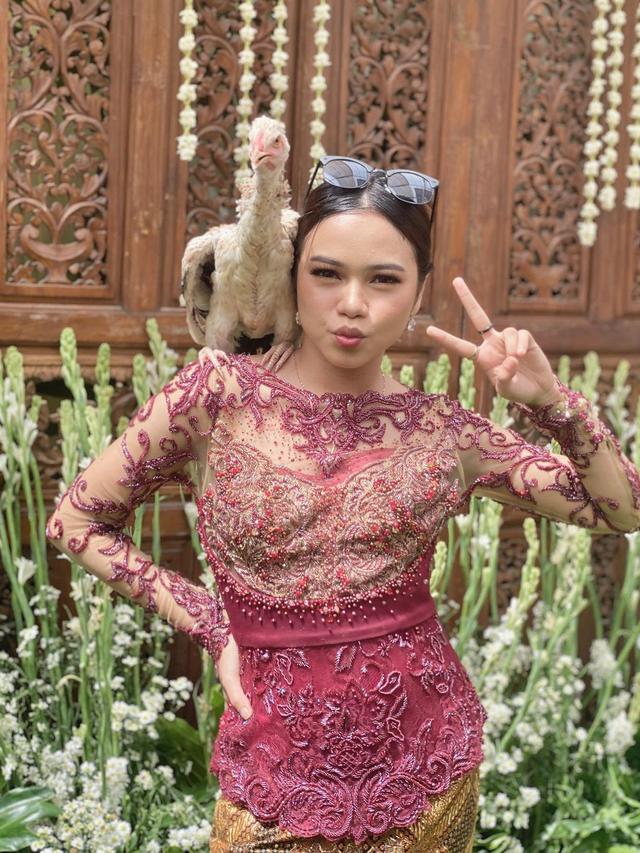 6 Potret Artis di Pernikahan Via Vallen, Gayanya Curi Perhatian - Hot Liputan6.com